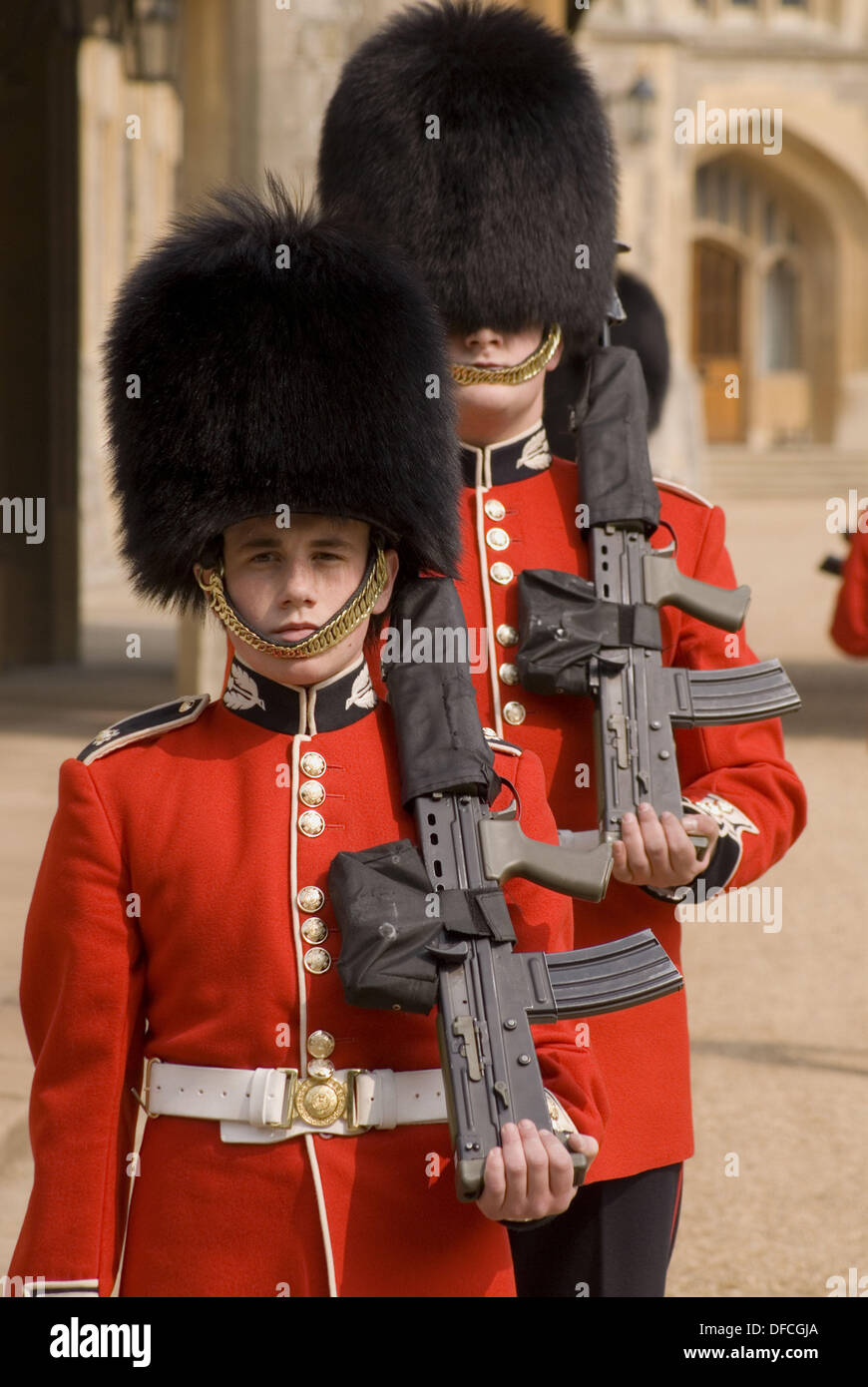 London guard hat hi-res stock photography and images - Alamy