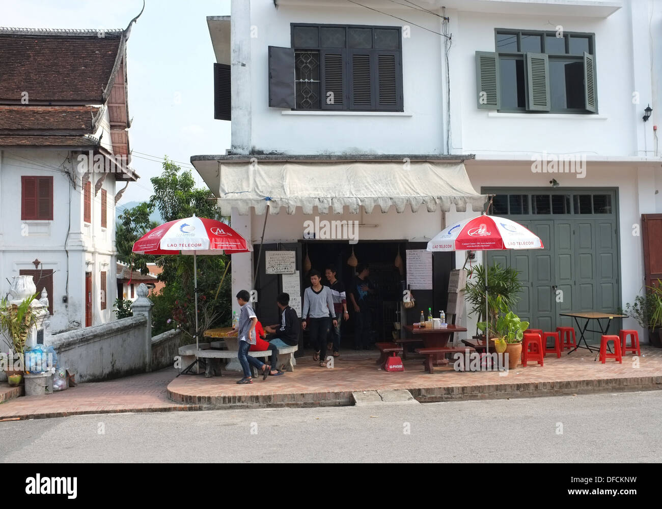 Noodle shop hi-res stock photography and images - Alamy