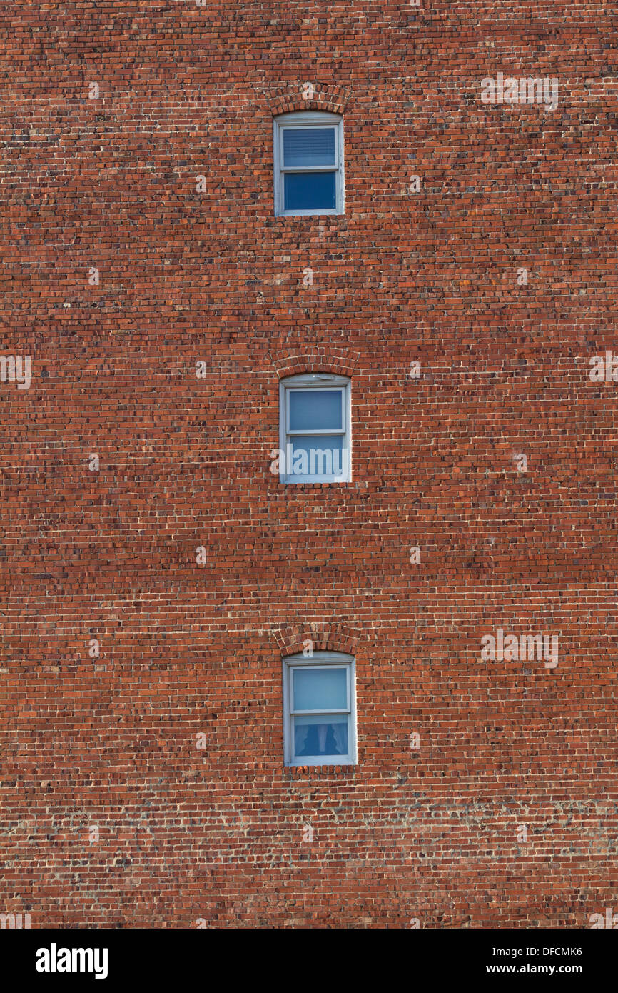 Brick wall windows hi-res stock photography and images - Alamy