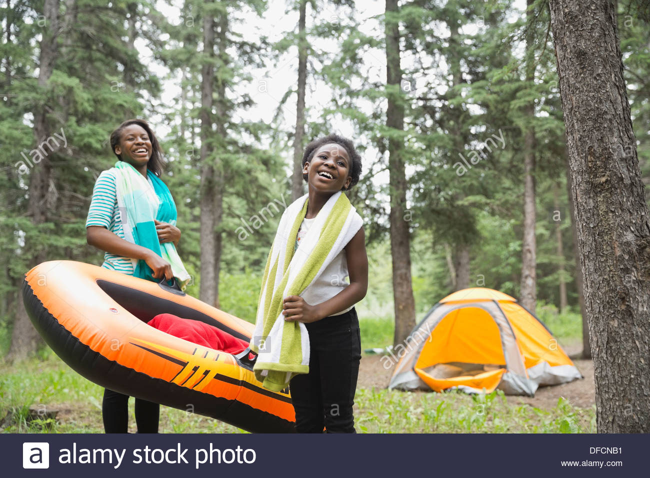 Teenage sisters laughing hi-res stock photography and images - Alamy