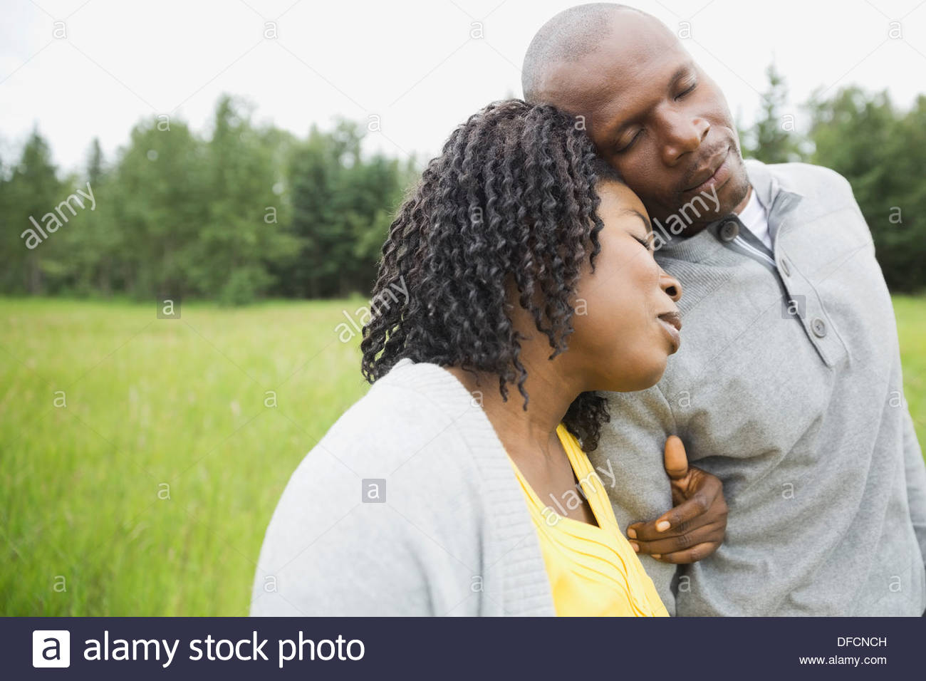 Tall short couple hi-res stock photography and images - Alamy