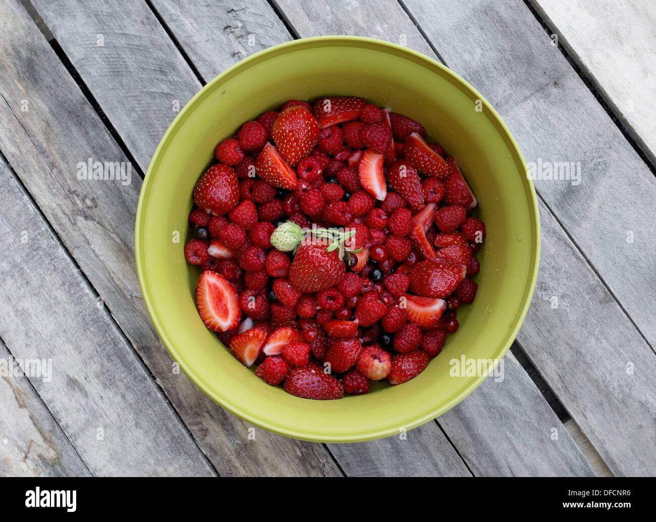 Blackcurrants pot hi-res stock photography and images - Alamy