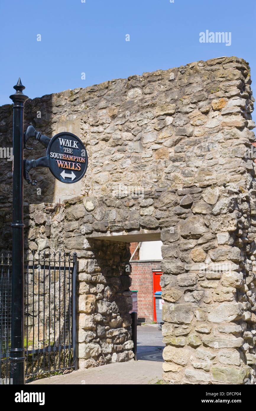 York gate hi-res stock photography and images - Alamy