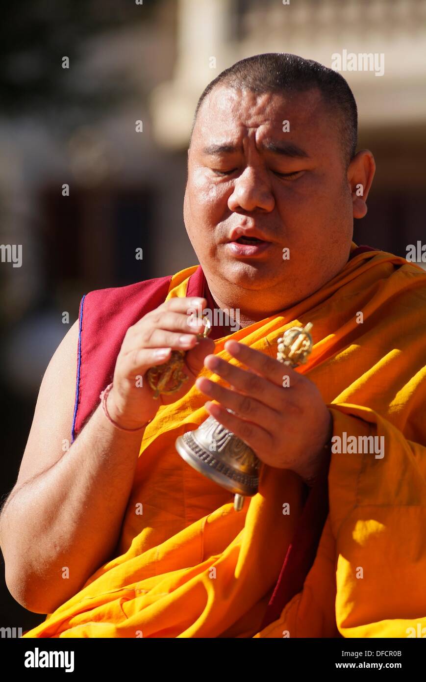 Lamas praying hi-res stock photography and images - Alamy
