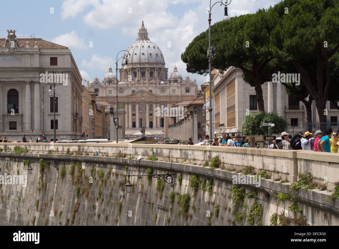 Peters basilica hi-res stock photography and images - Alamy
