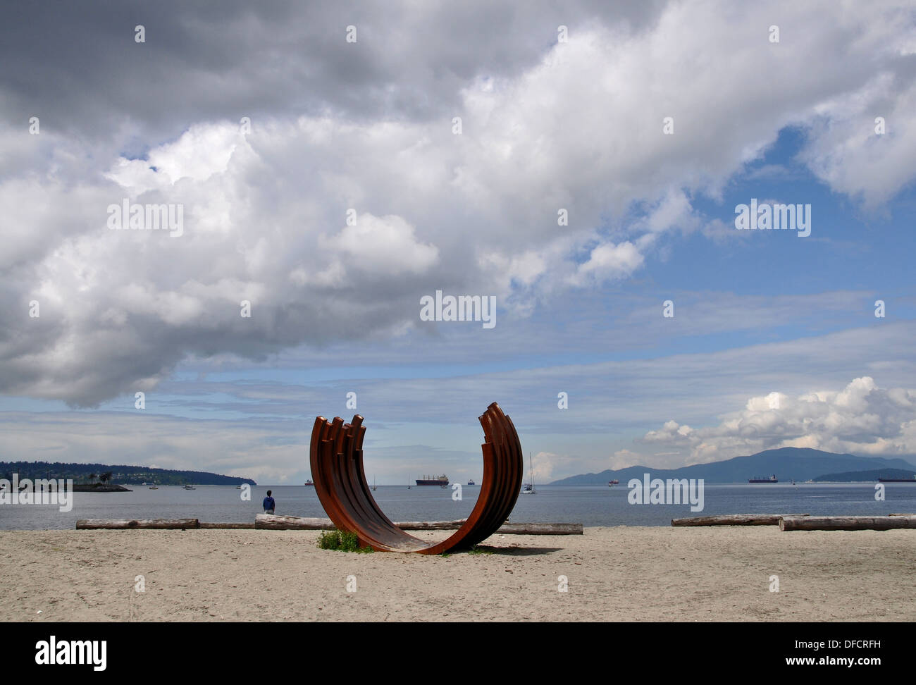 English bay vancouver sculpture hi-res stock photography and images - Alamy