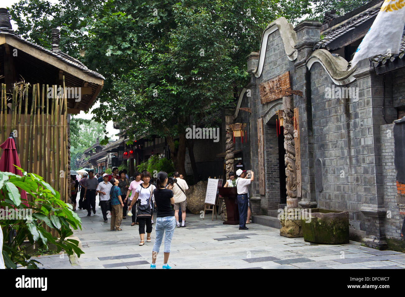 Chengdu, Kuan Zhai Xiang Zi historic city. Sichuan, China Stock Photo ...