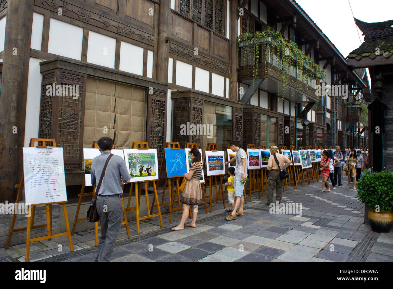 Chengdu, Kuan Zhai Xiang Zi historic city. Sichuan, China Stock Photo ...