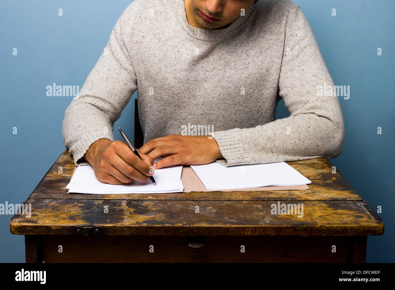 Man writing and old fashioned desk hi-res stock photography and images ...