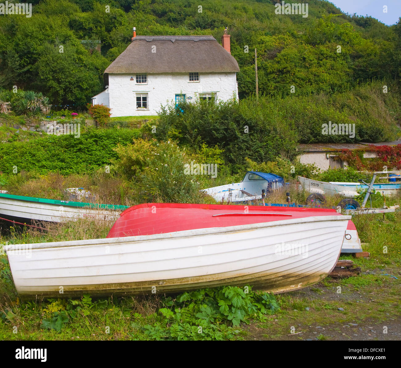 Cornwall village houses hi-res stock photography and images - Alamy