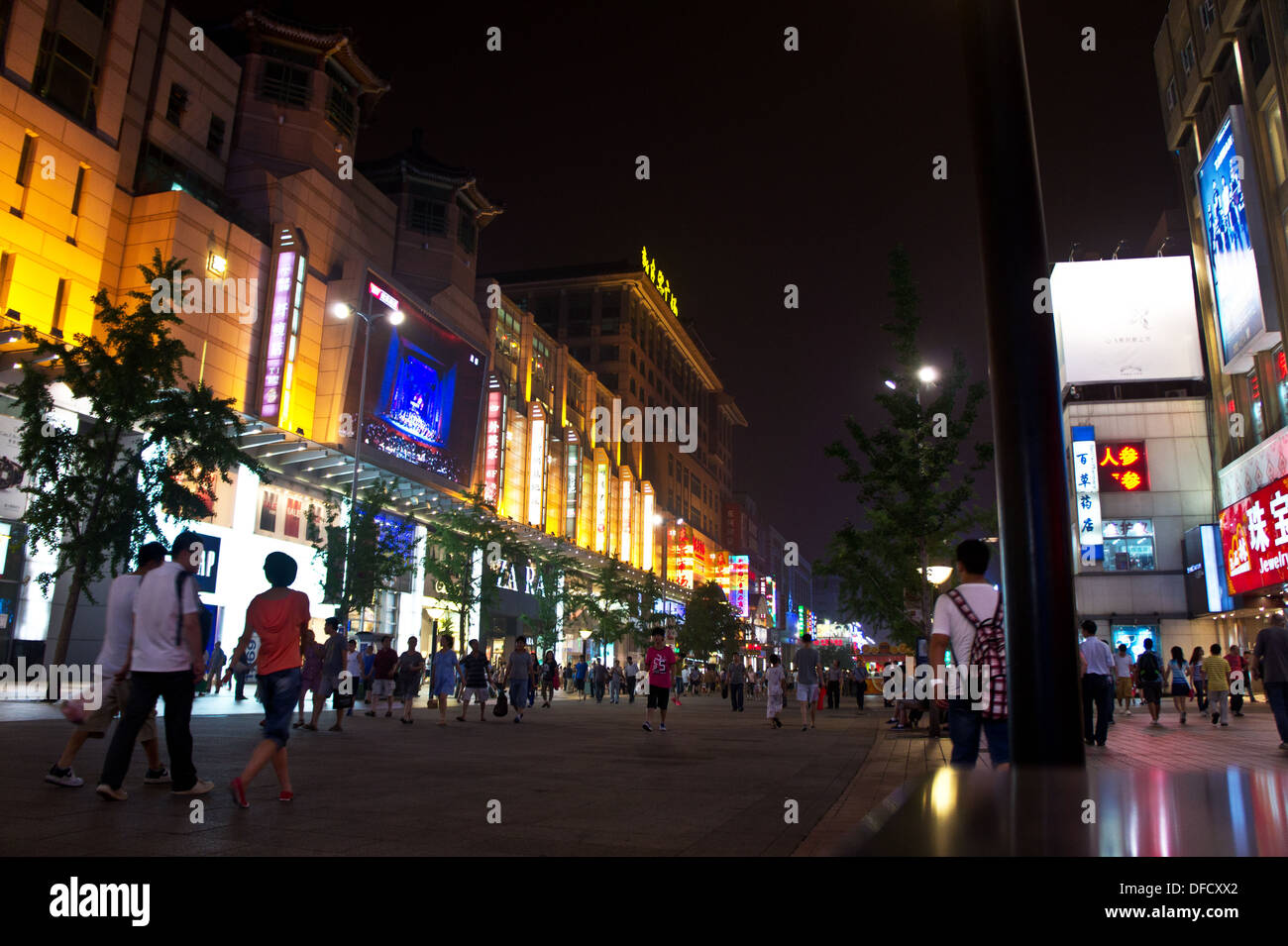 Shopping street beijing hi-res stock photography and images - Alamy