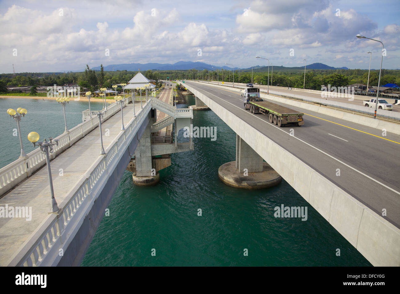 The Sarasin bridge that connects Phuket island to the Thai main land ...