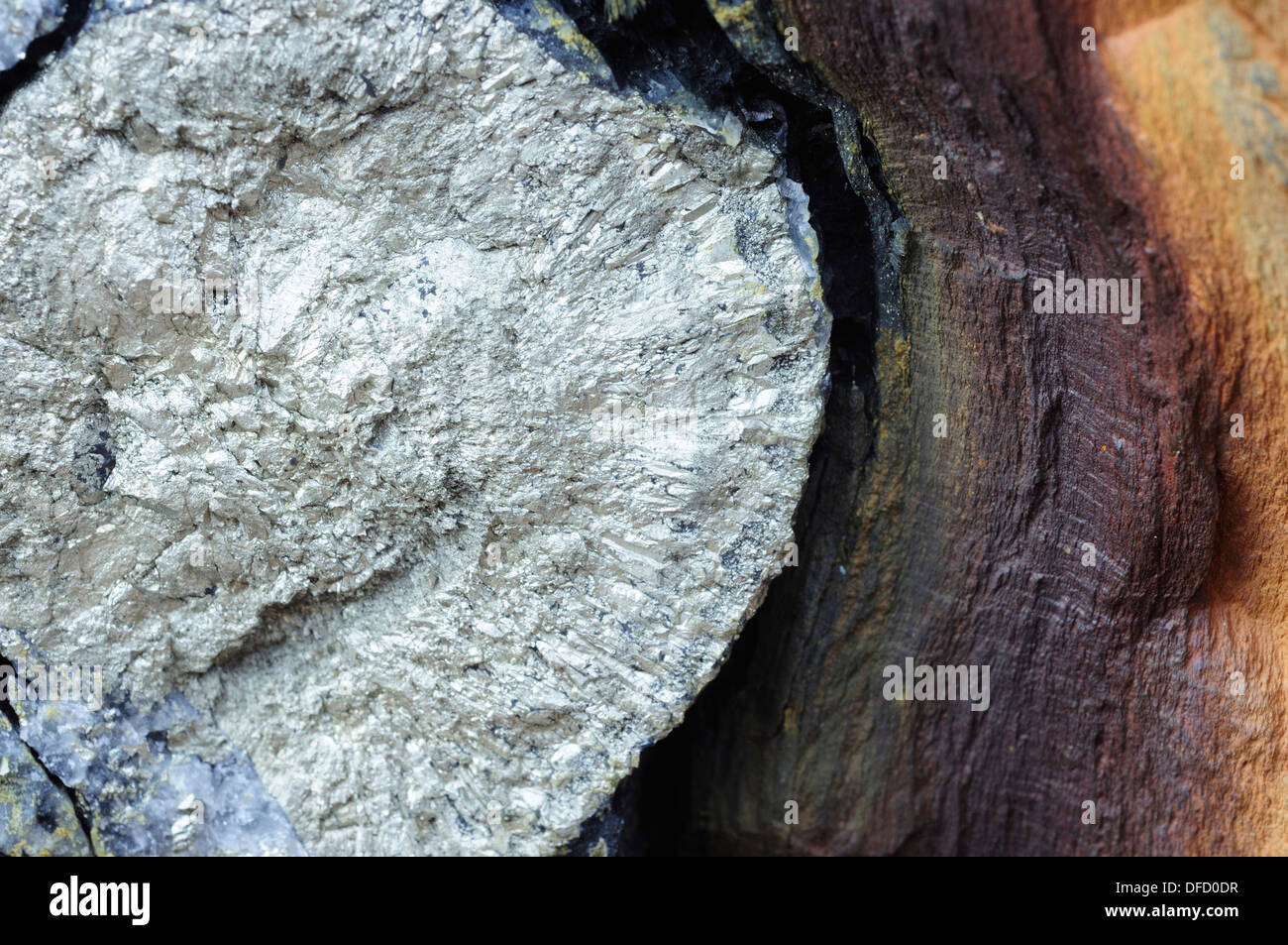 Mineral seams in stone Stock Photo - Alamy