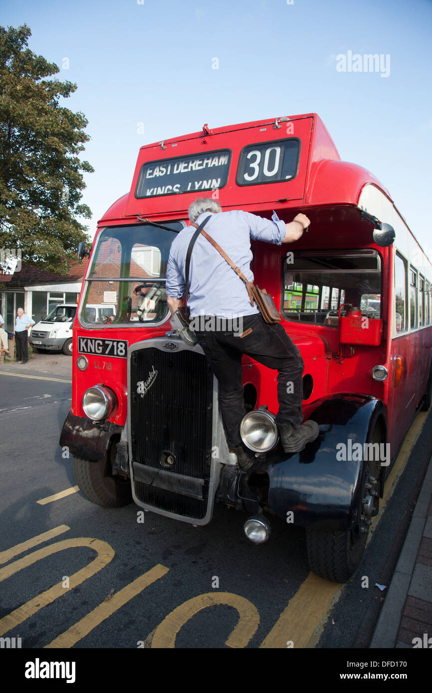 Austol single decker bus changing destination at Sheringham 1940's ...