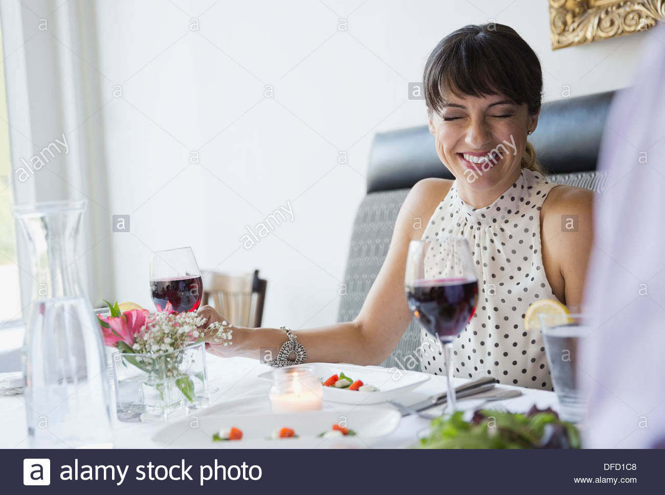 Sitting restaurant hi-res stock photography and images - Alamy