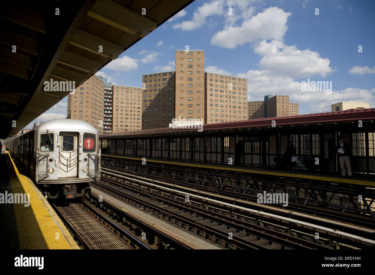 Harlem subway station hi-res stock photography and images - Alamy