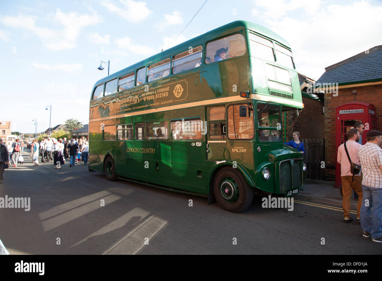 Routemaster vintage bus green Stock Photo - Alamy