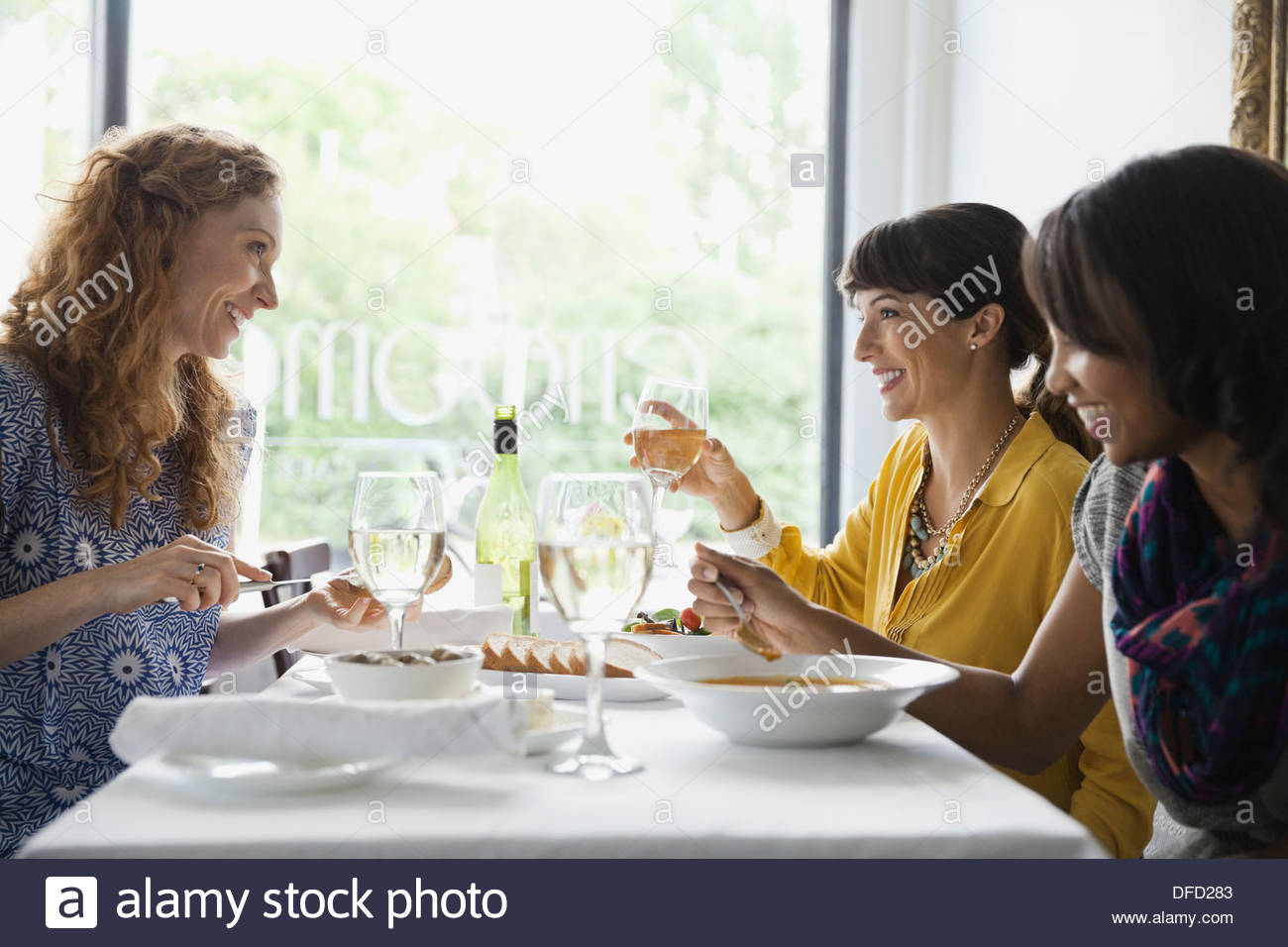 Meal friends hi-res stock photography and images - Alamy