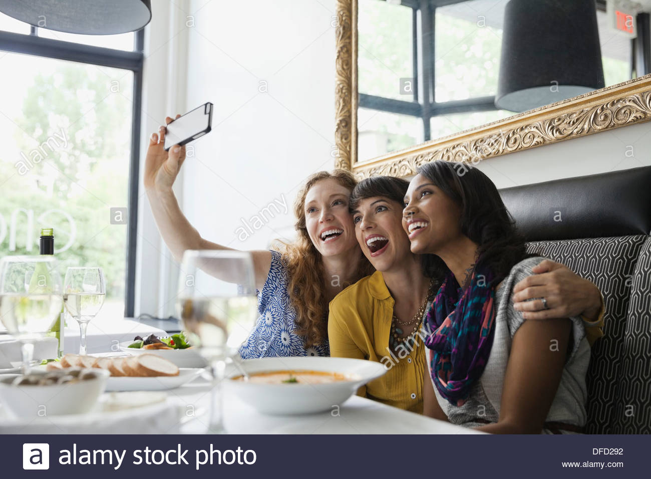 Taking heads hi-res stock photography and images - Alamy