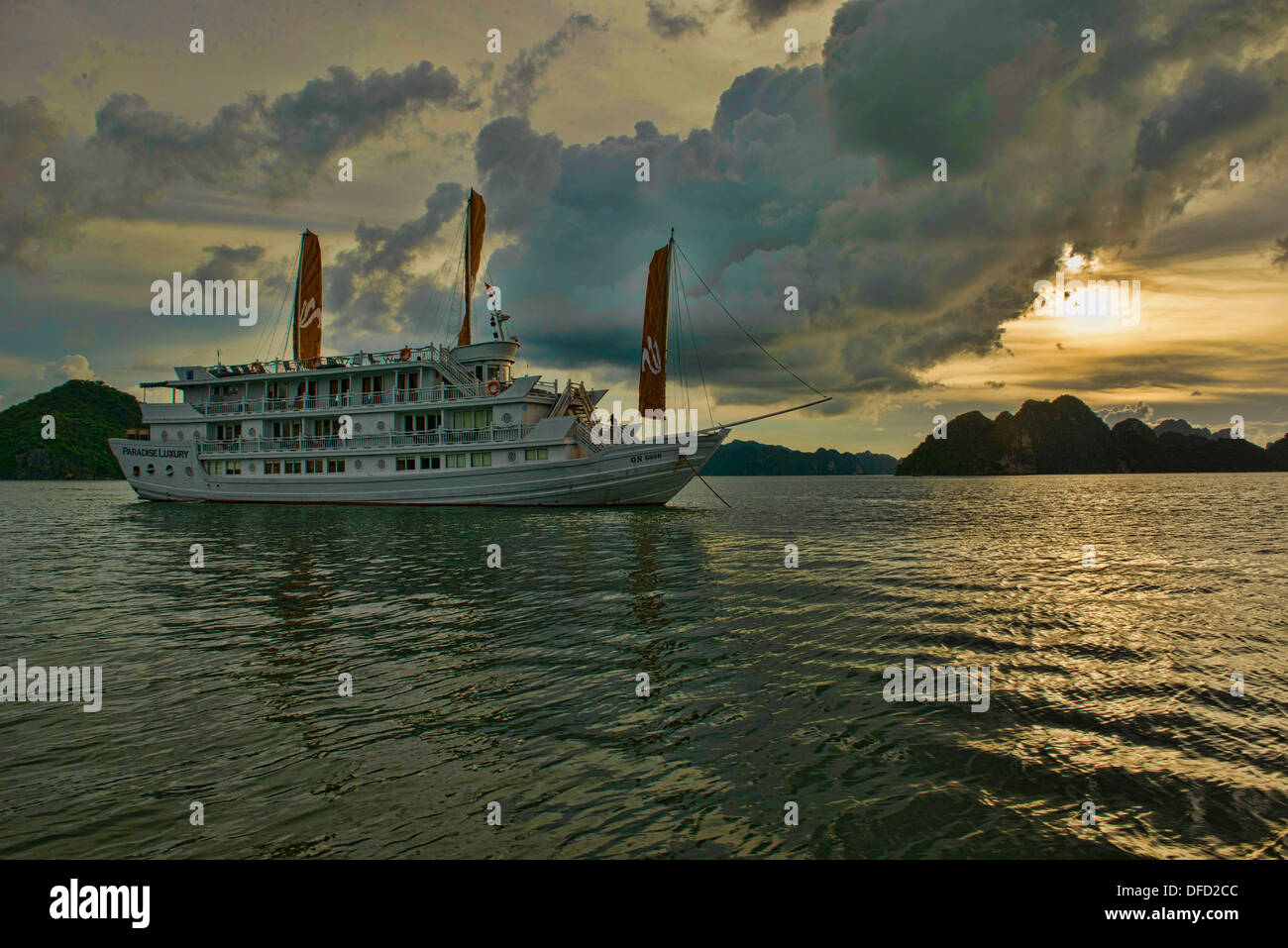 Junk sail hi-res stock photography and images - Alamy