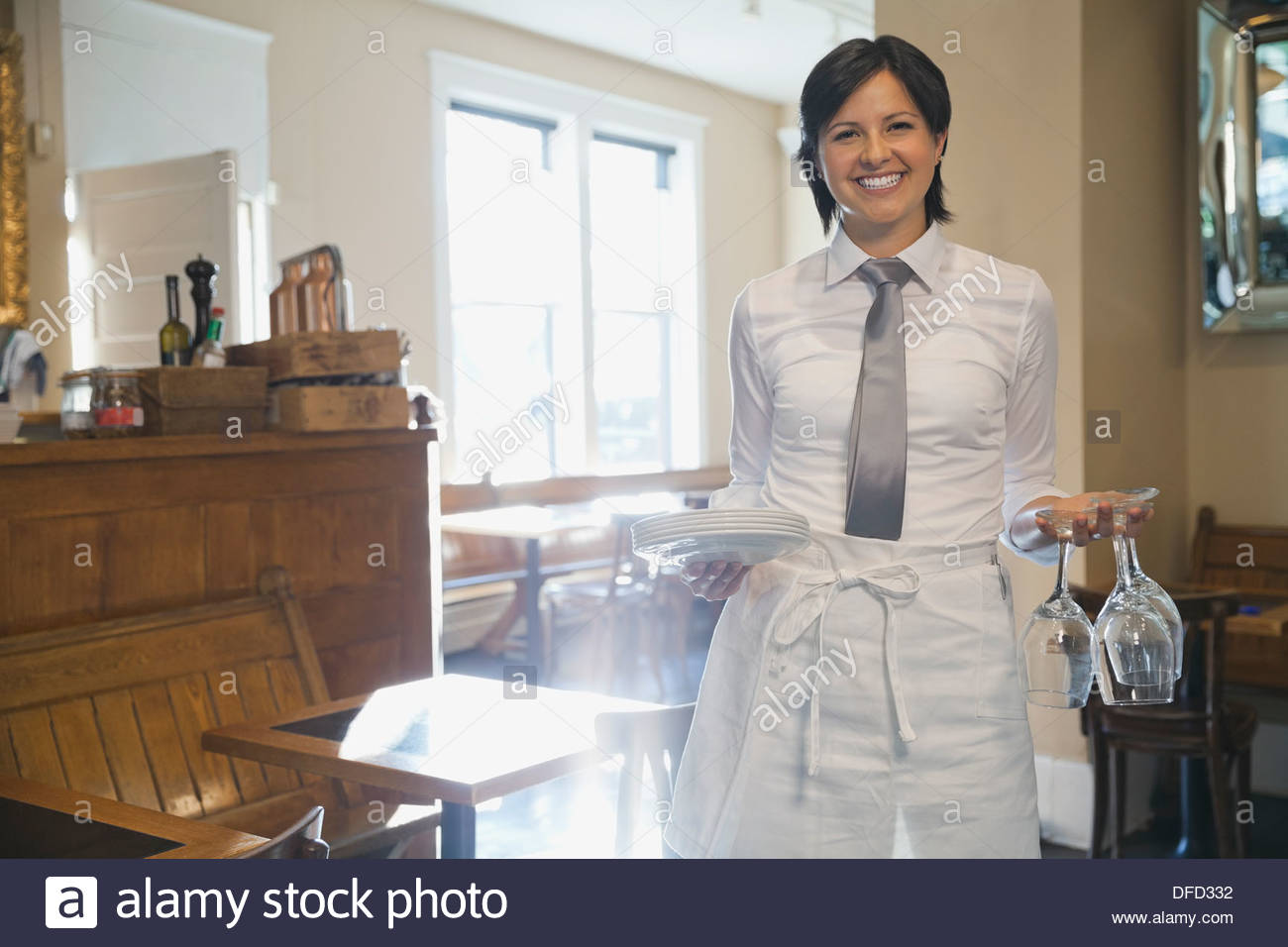 Waitress smiling at camera hi-res stock photography and images - Alamy