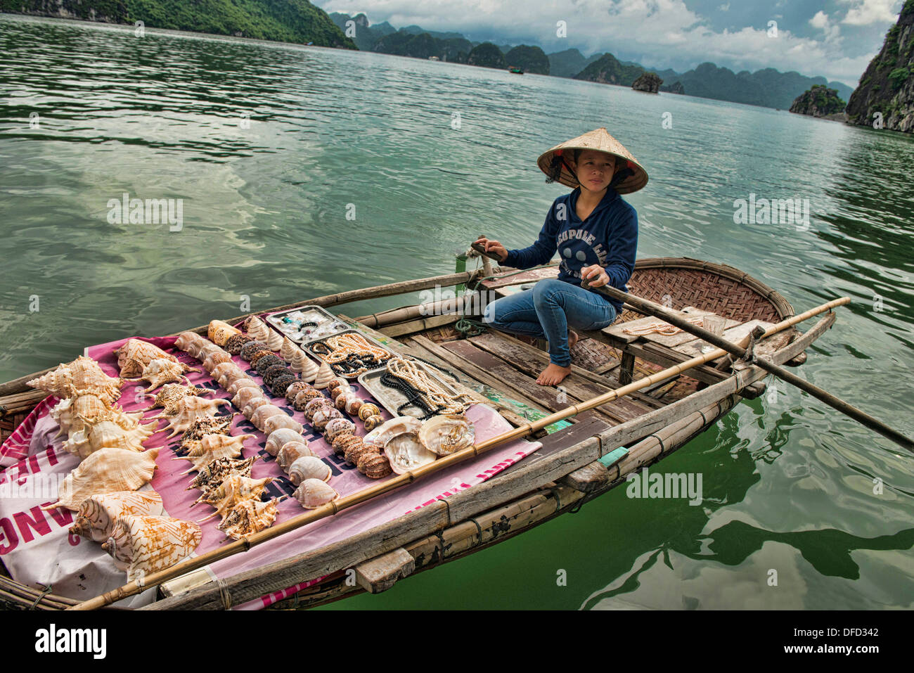 Boat vendor in Halong Bay, Vietnam Stock Photo - Alamy
