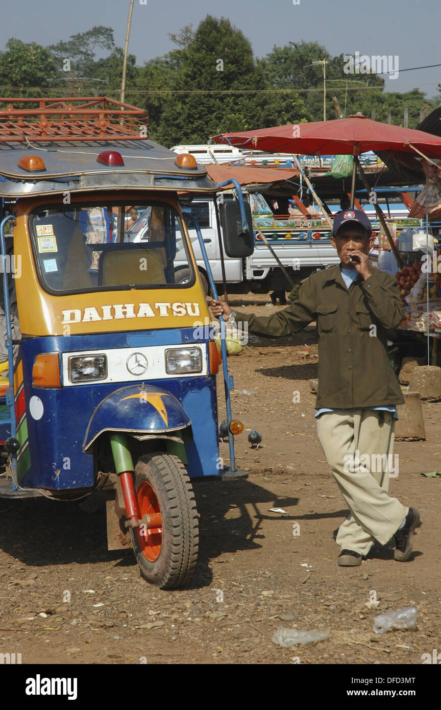 Three wheeler transport hi-res stock photography and images - Alamy