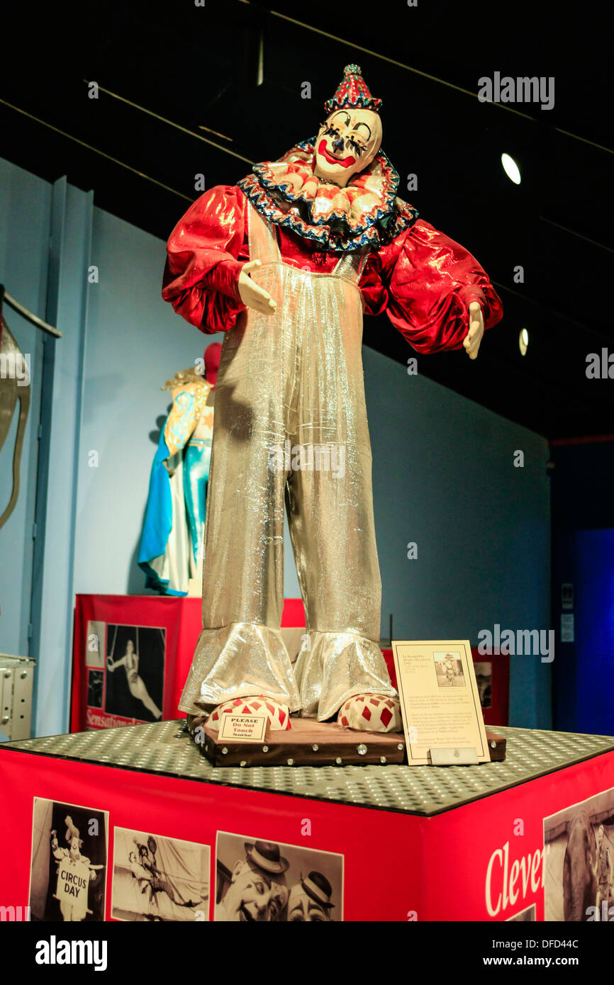 Circus costume hi-res stock photography and images - Alamy