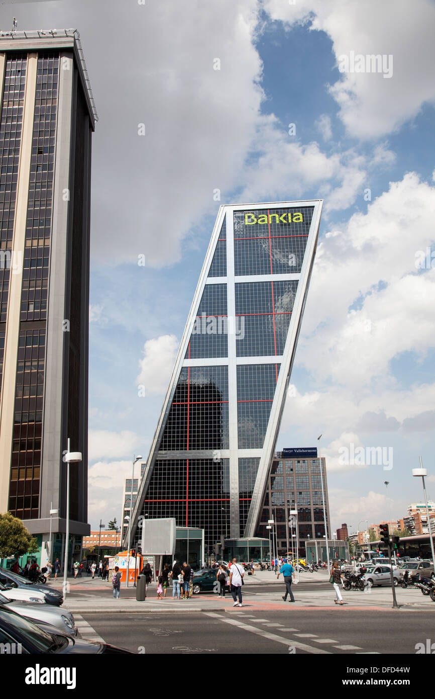 Two bank skyscraper architecture architects philip johnson john burgee ...