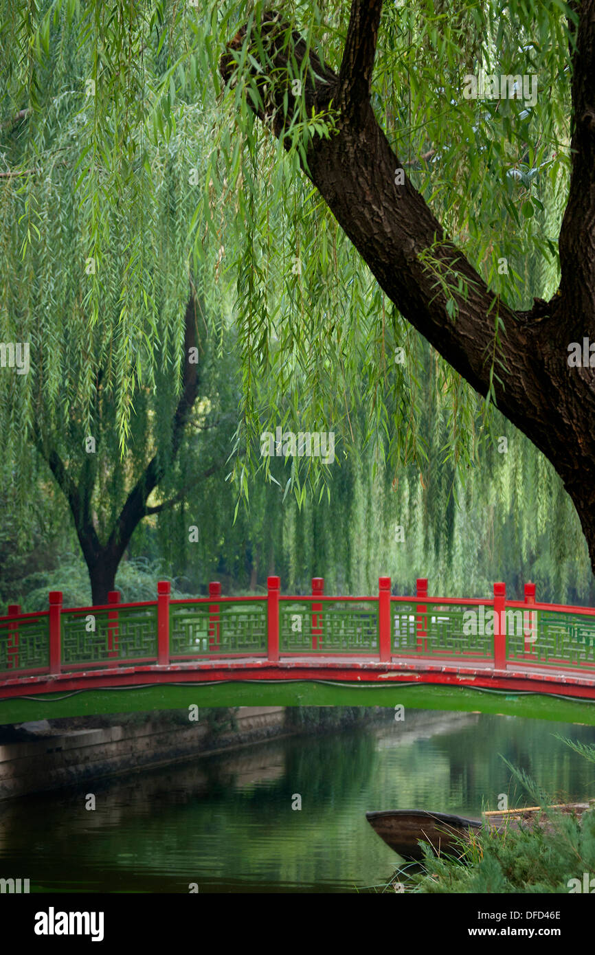 Willow tree and red bridge scenic, Changpu river park, Beijing, China ...