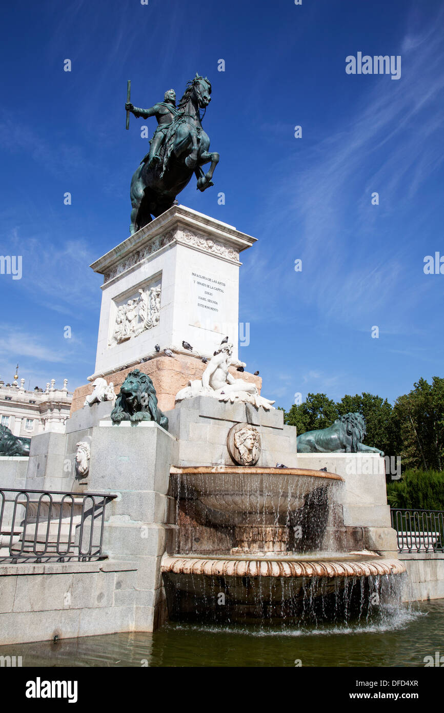 Statue of felipe iv hi-res stock photography and images - Alamy