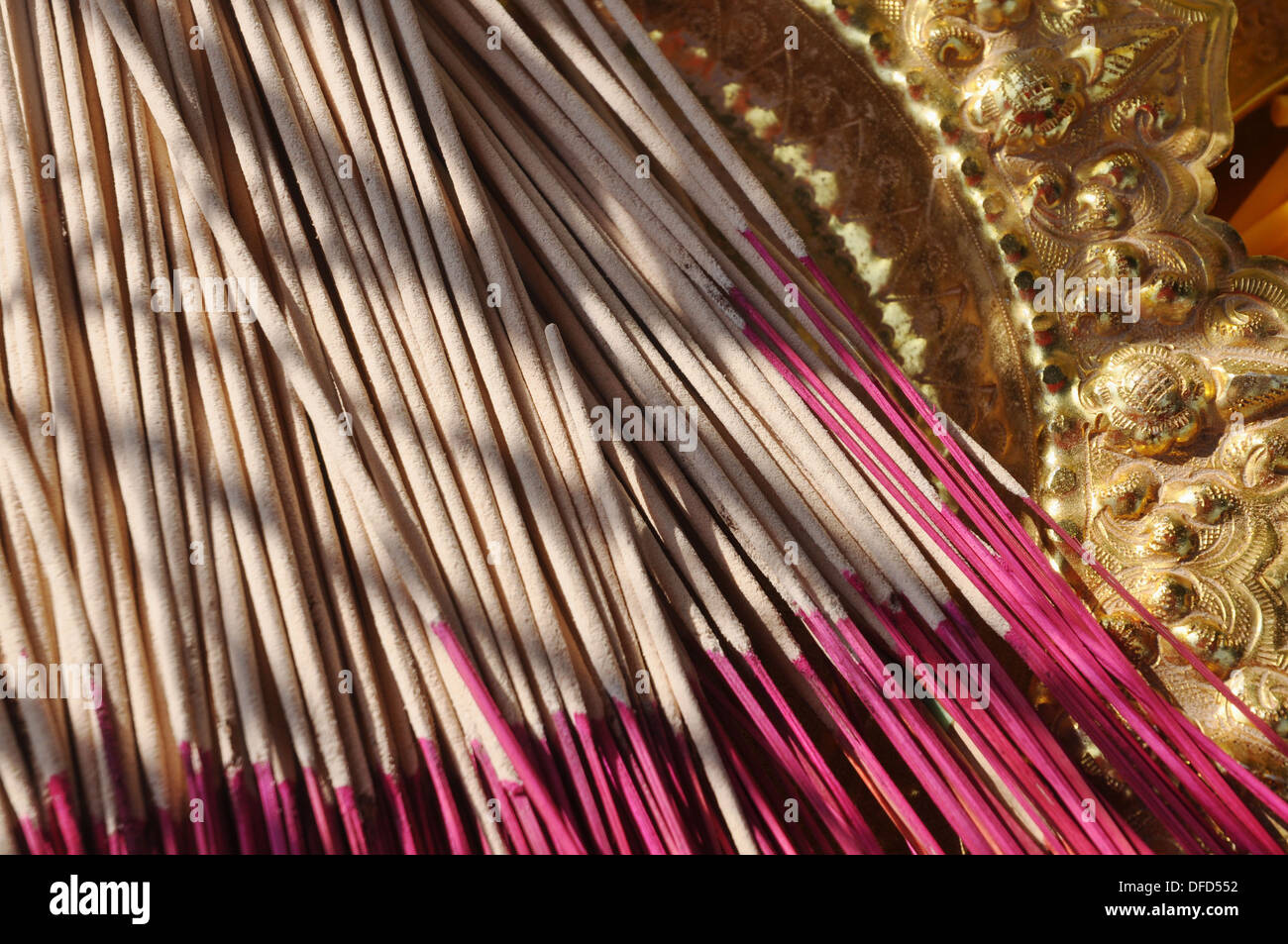 Ayutthaya (Thailand): incense at a Buddhist temple Stock Photo - Alamy