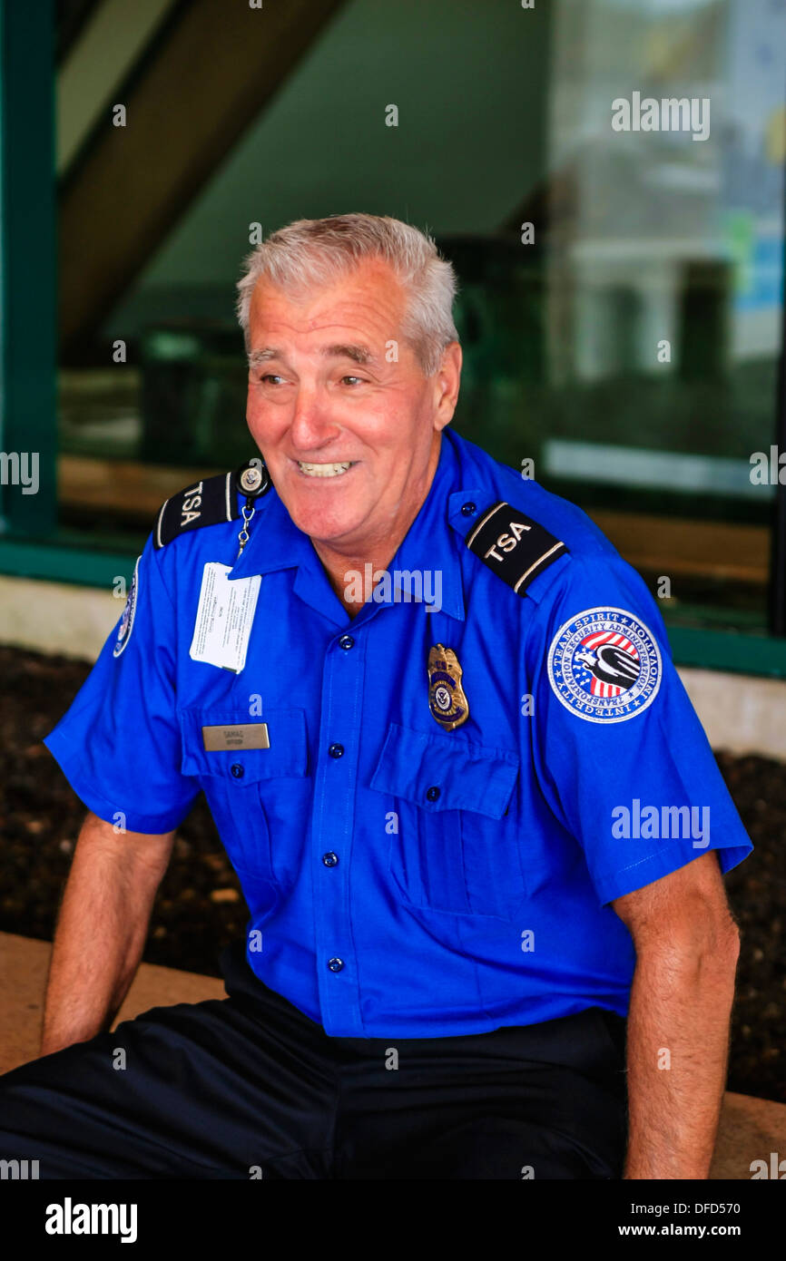 Tsa agent hi-res stock photography and images - Alamy