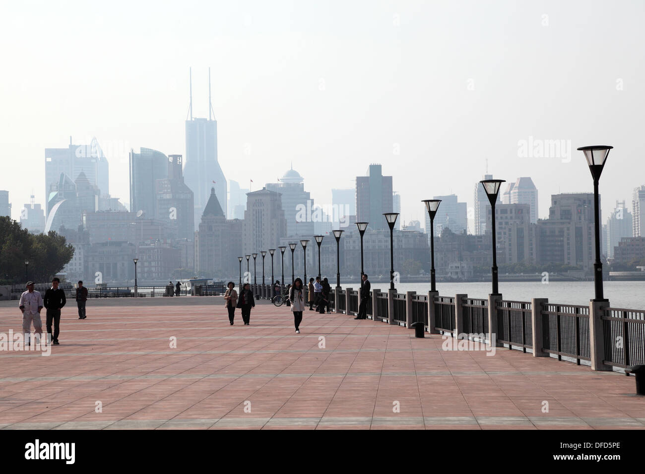 The bund promenade hi-res stock photography and images - Alamy