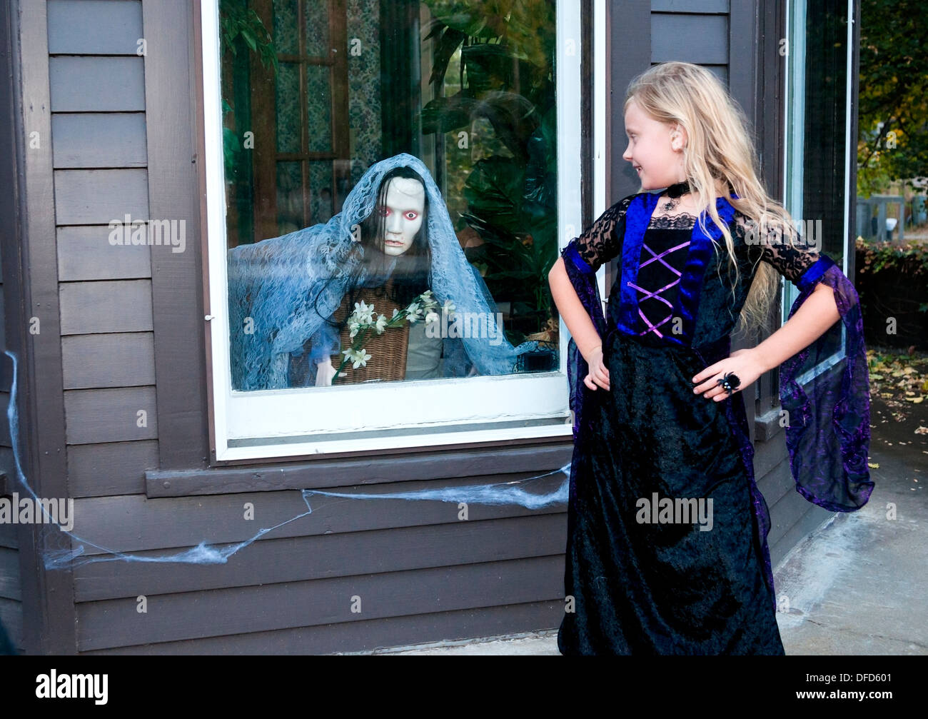 Scary looks hi-res stock photography and images - Alamy