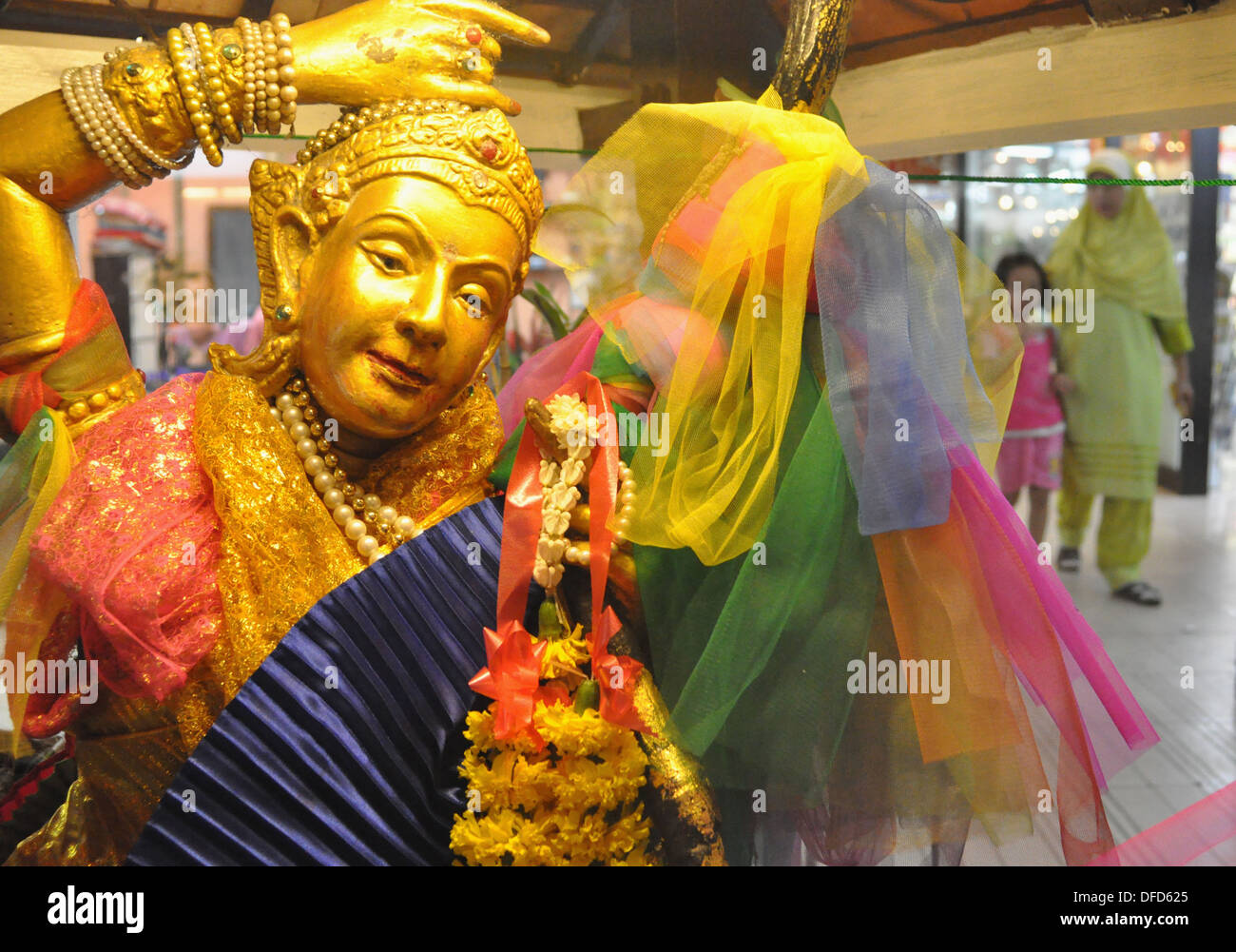 Nana statue hi-res stock photography and images - Alamy