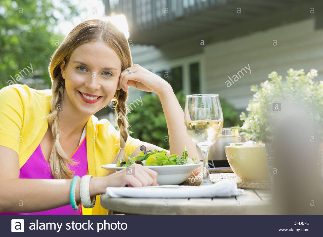 Leaning back smiling hi-res stock photography and images - Alamy