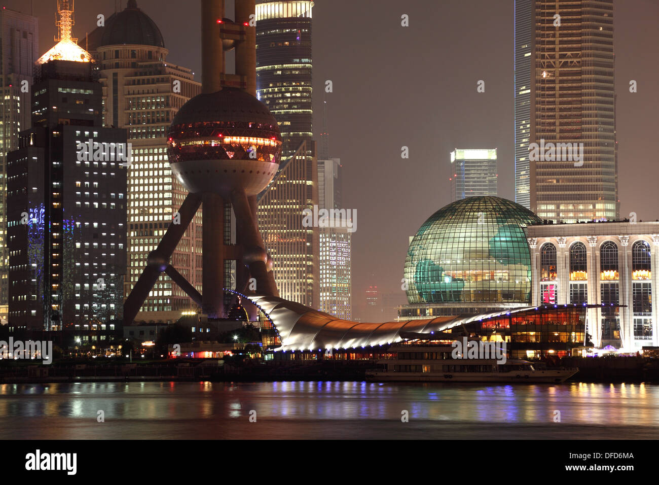 New pudong skyline shanghai hi-res stock photography and images - Alamy