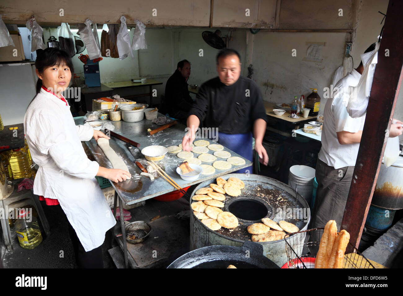 Shanghai restaurant hi-res stock photography and images - Alamy