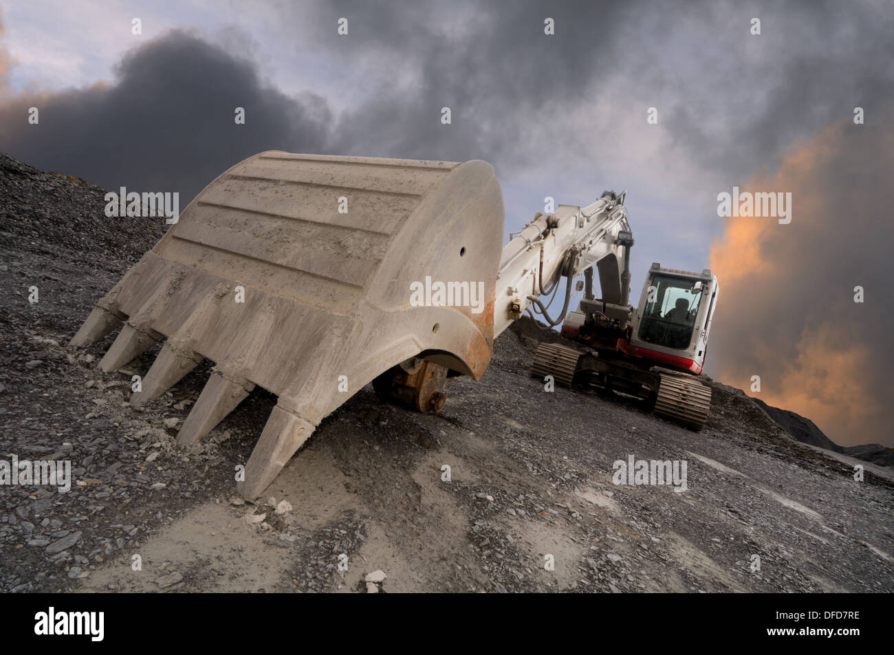 Dig in structure hi-res stock photography and images - Alamy