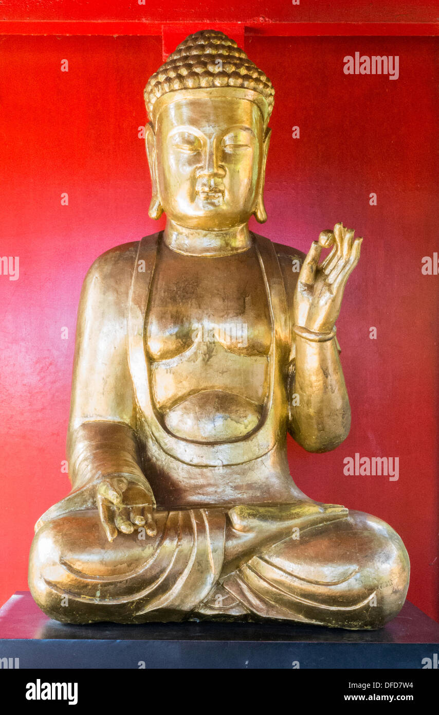 Red buddha statue hi-res stock photography and images - Alamy