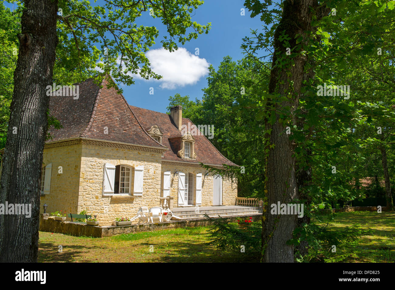 Typical french house hi-res stock photography and images - Alamy