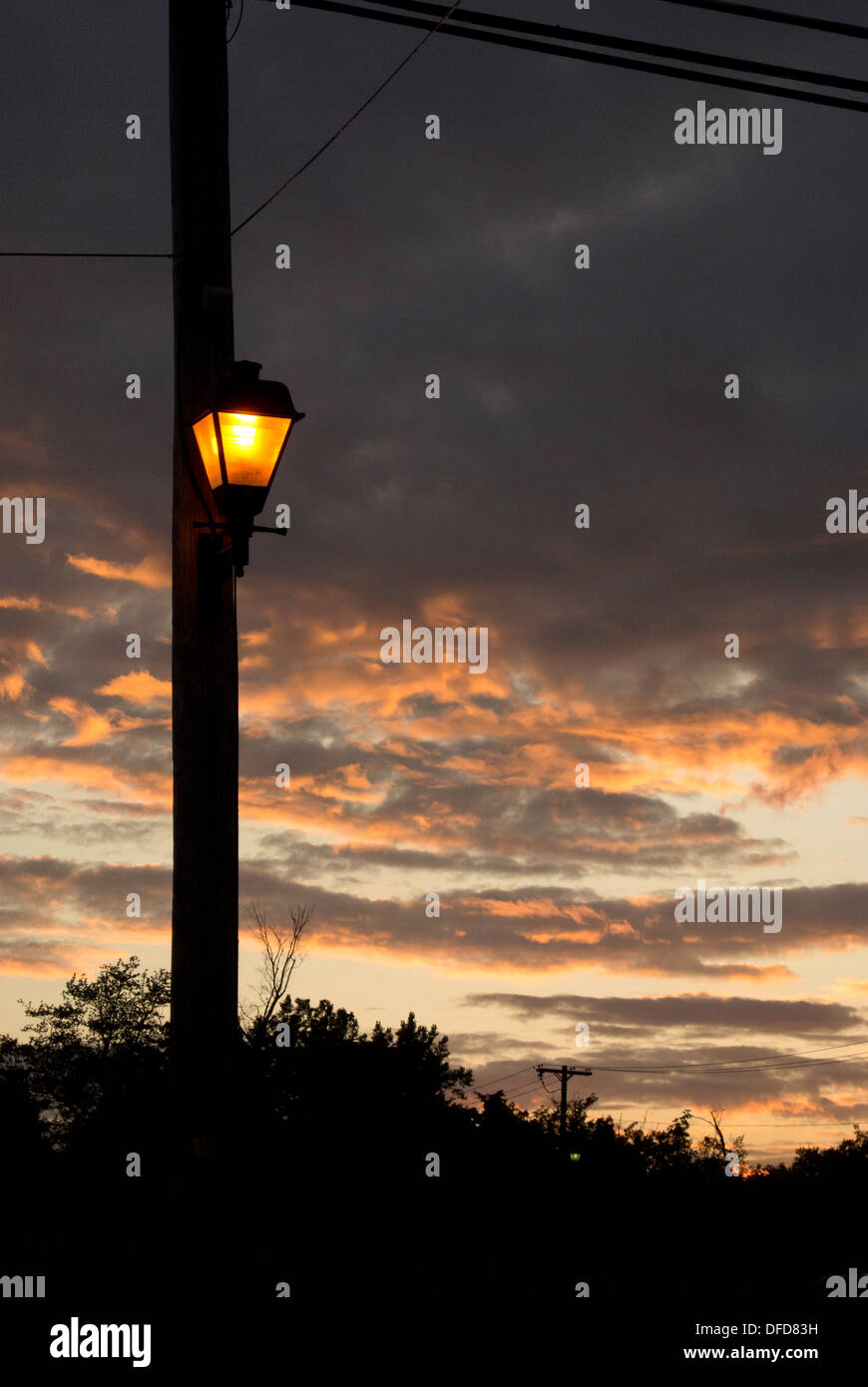 Sunset street light hi-res stock photography and images - Alamy