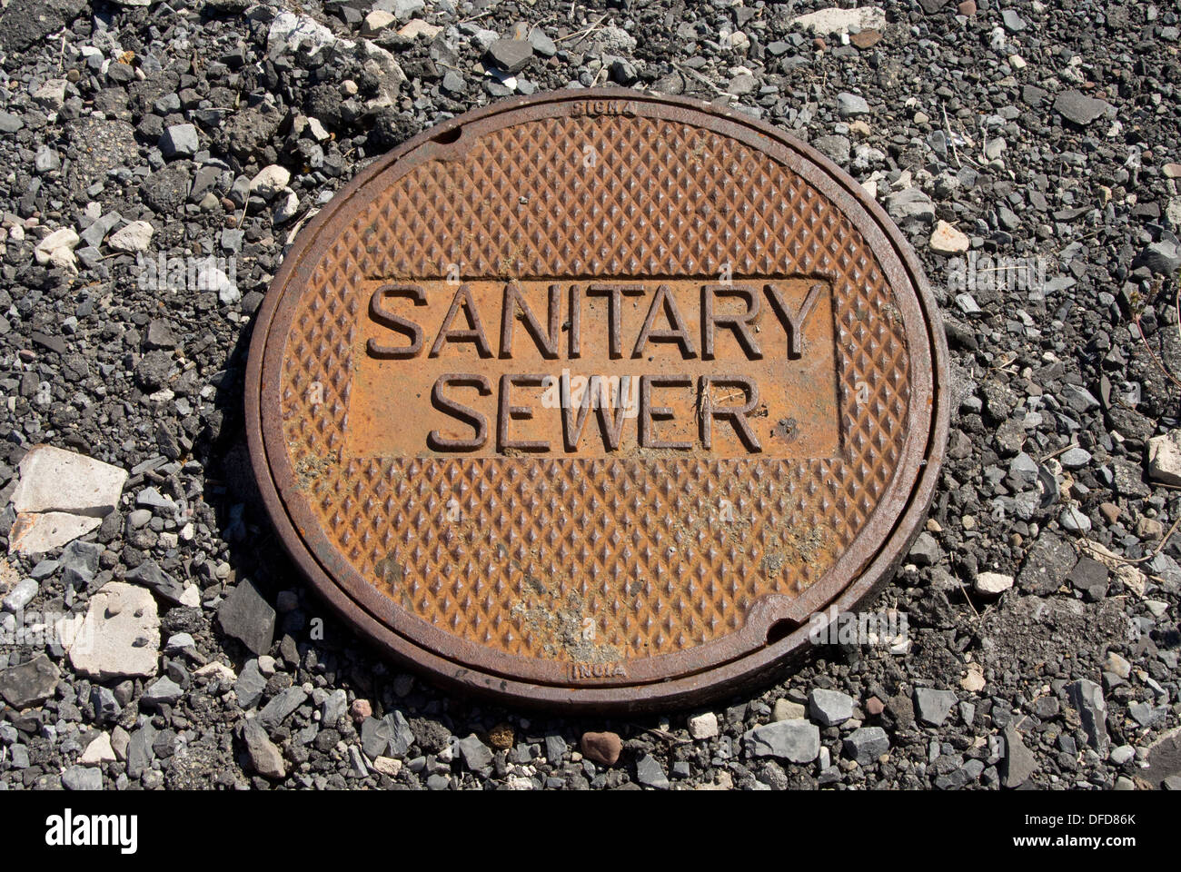 Round sewer cover hi-res stock photography and images - Alamy