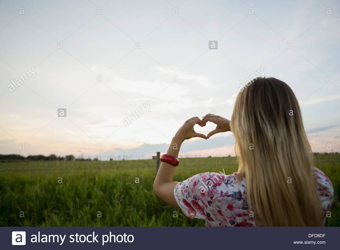 Head and shoulders framing hi-res stock photography and images - Alamy