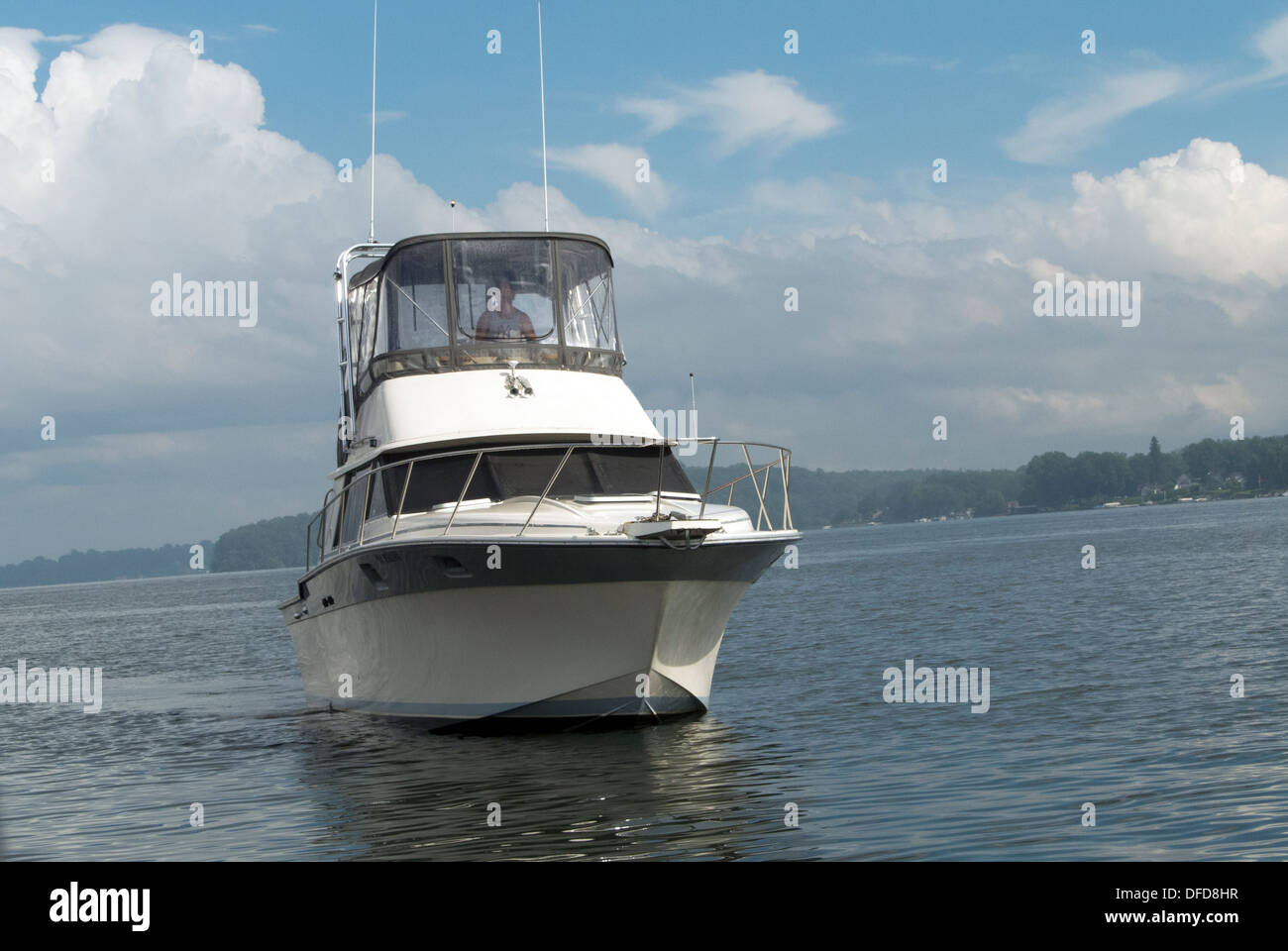 Cabin cruiser hi-res stock photography and images - Alamy