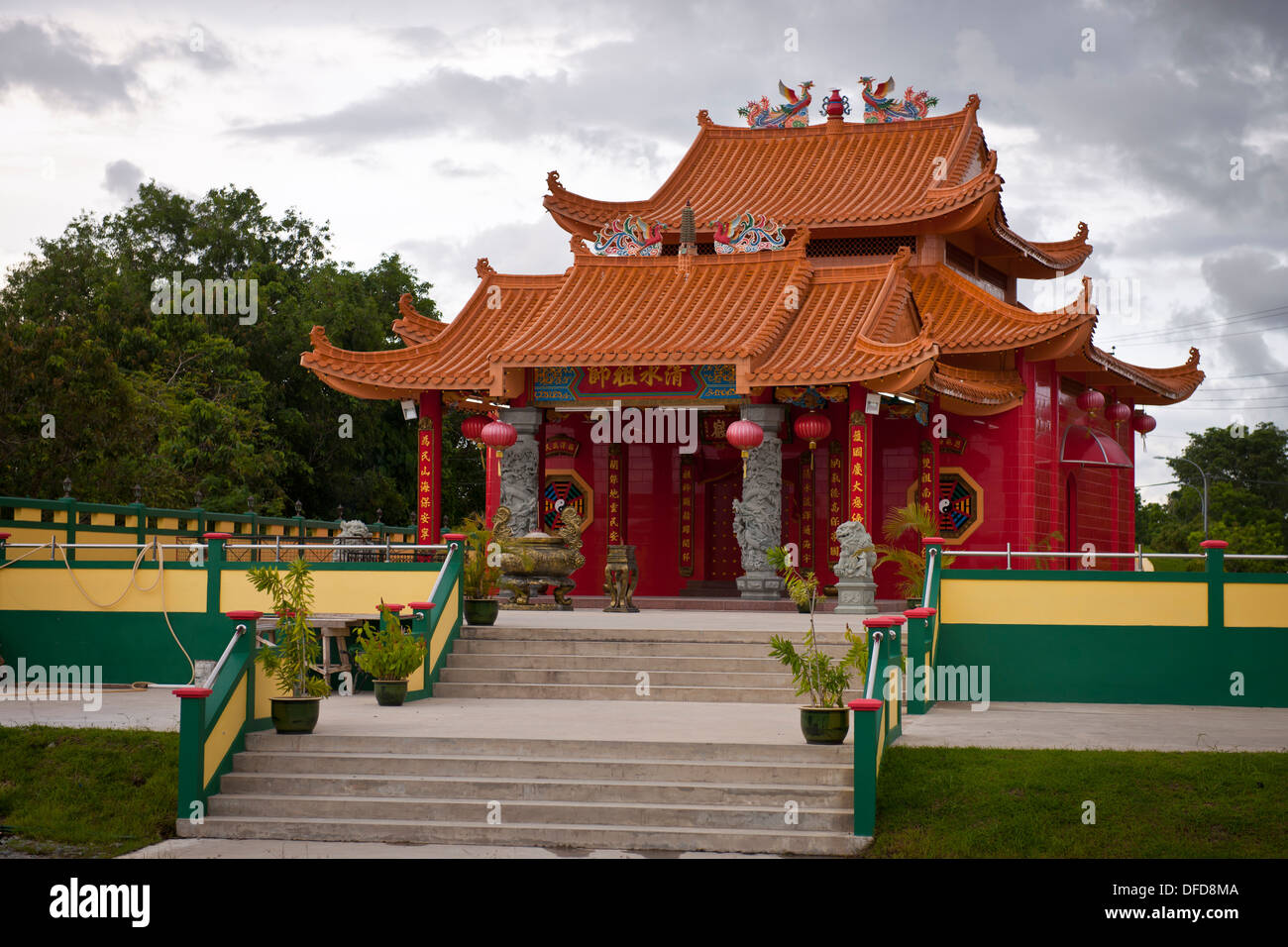 Chinese temple, Labuan Stock Photo - Alamy