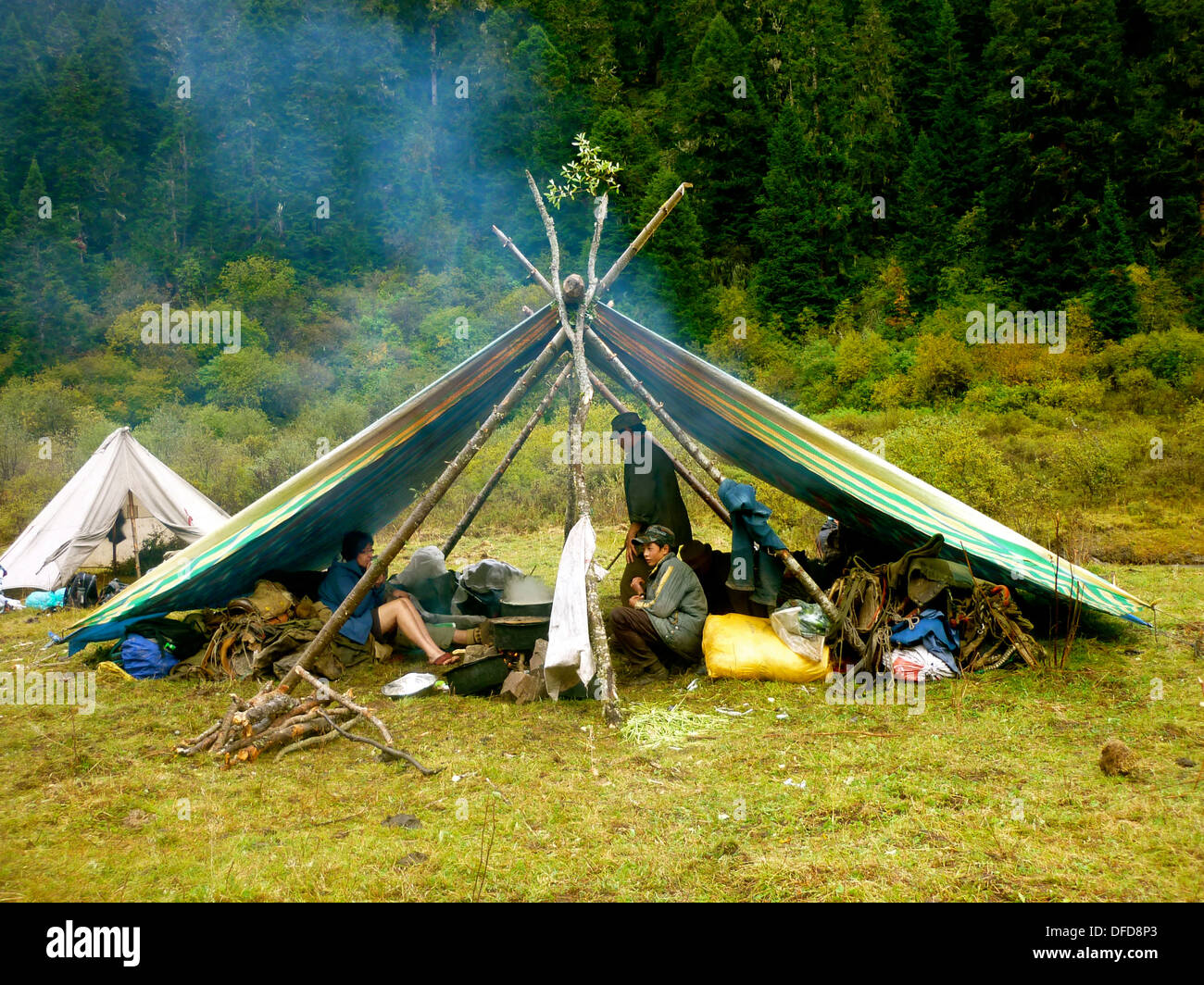 A rustic campsite set up by horsemen in the mountains near Songpan ...