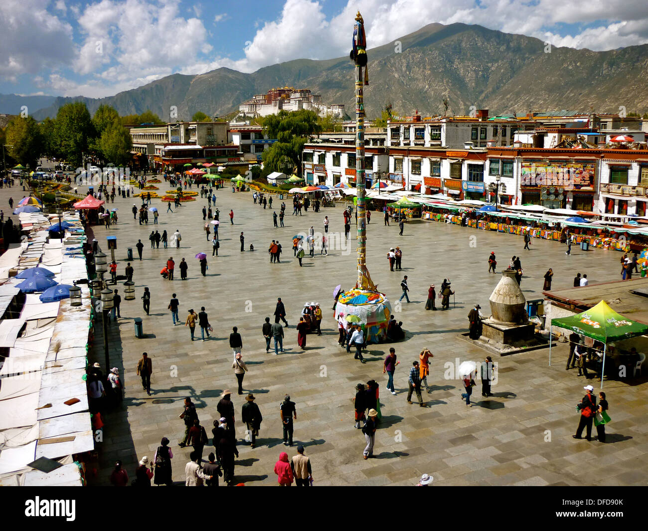 Barkhor square hi-res stock photography and images - Alamy