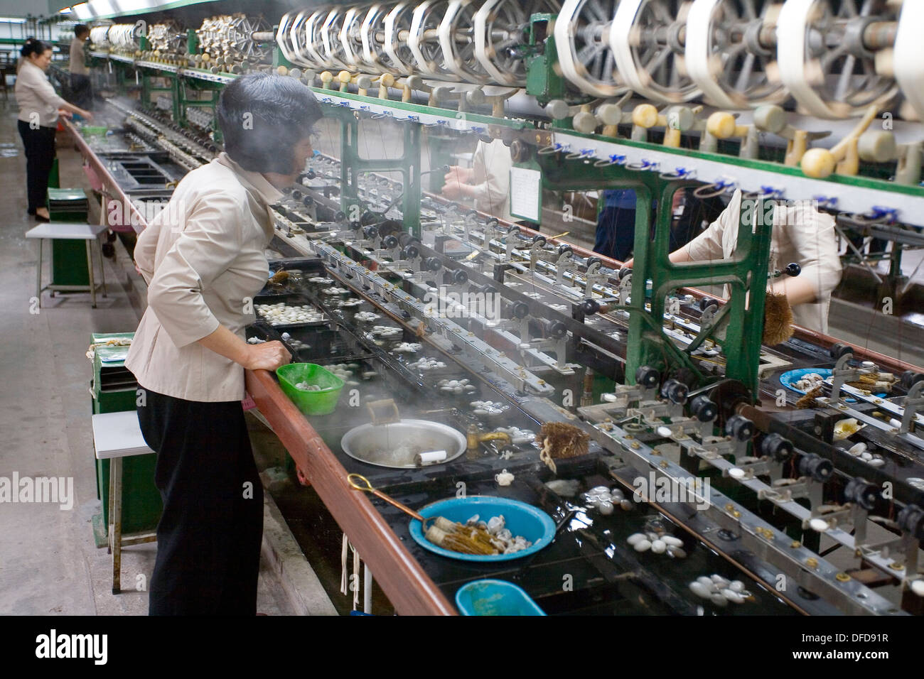 Silk processing hi-res stock photography and images - Alamy